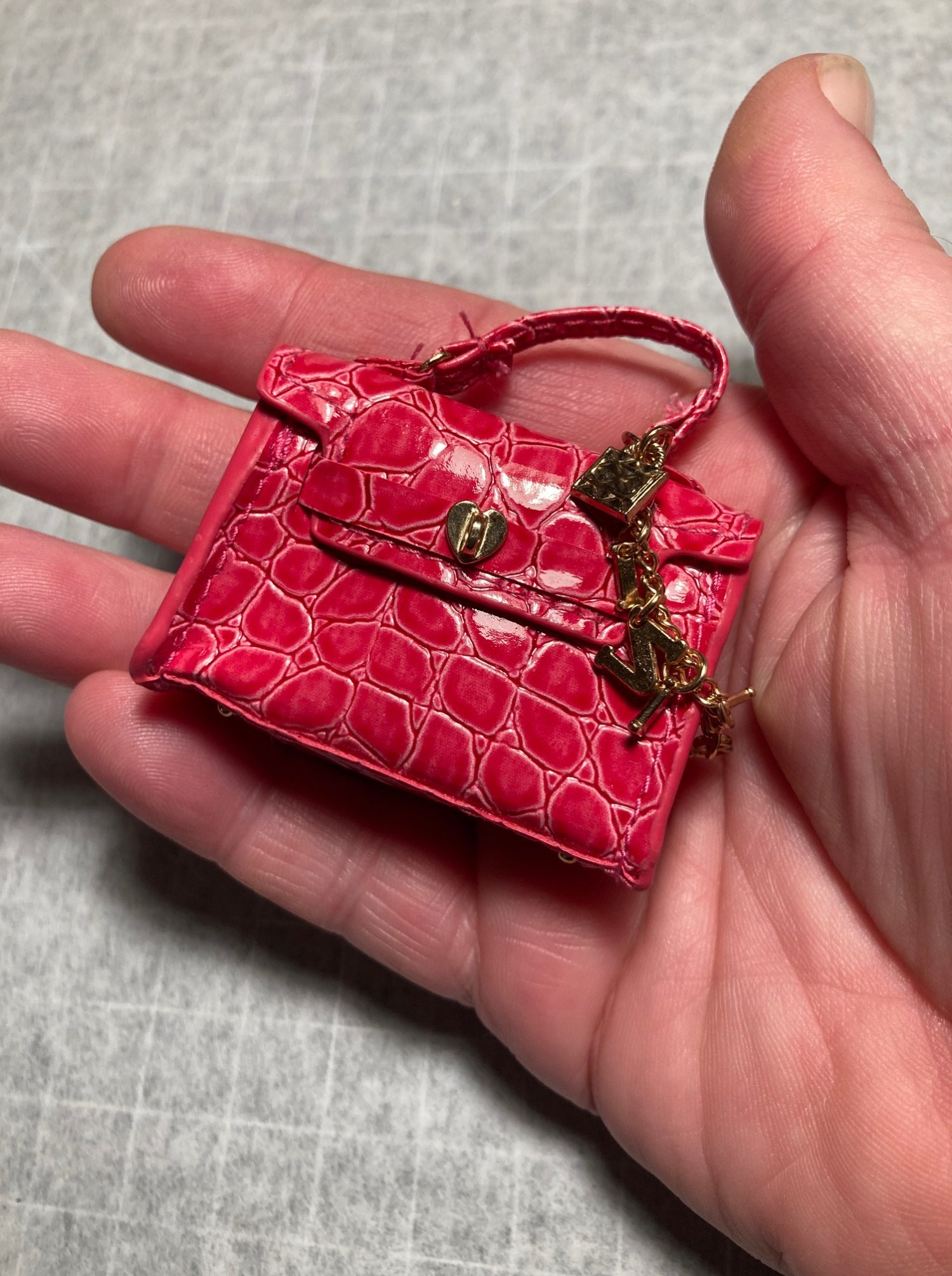 Doll DIY: Customizing Mini Brands Fashion Items – Brunbellebarbie