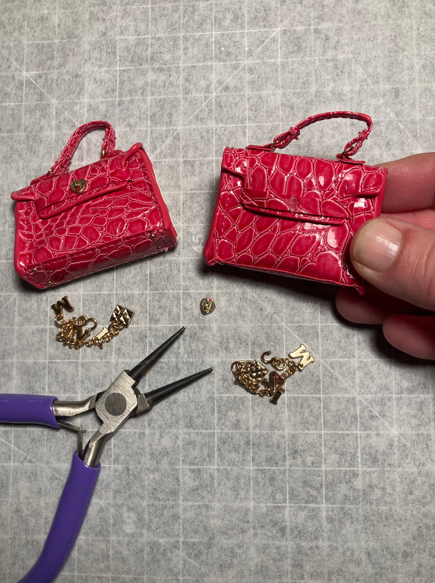 Doll DIY: Customizing Mini Brands Fashion Items – Brunbellebarbie